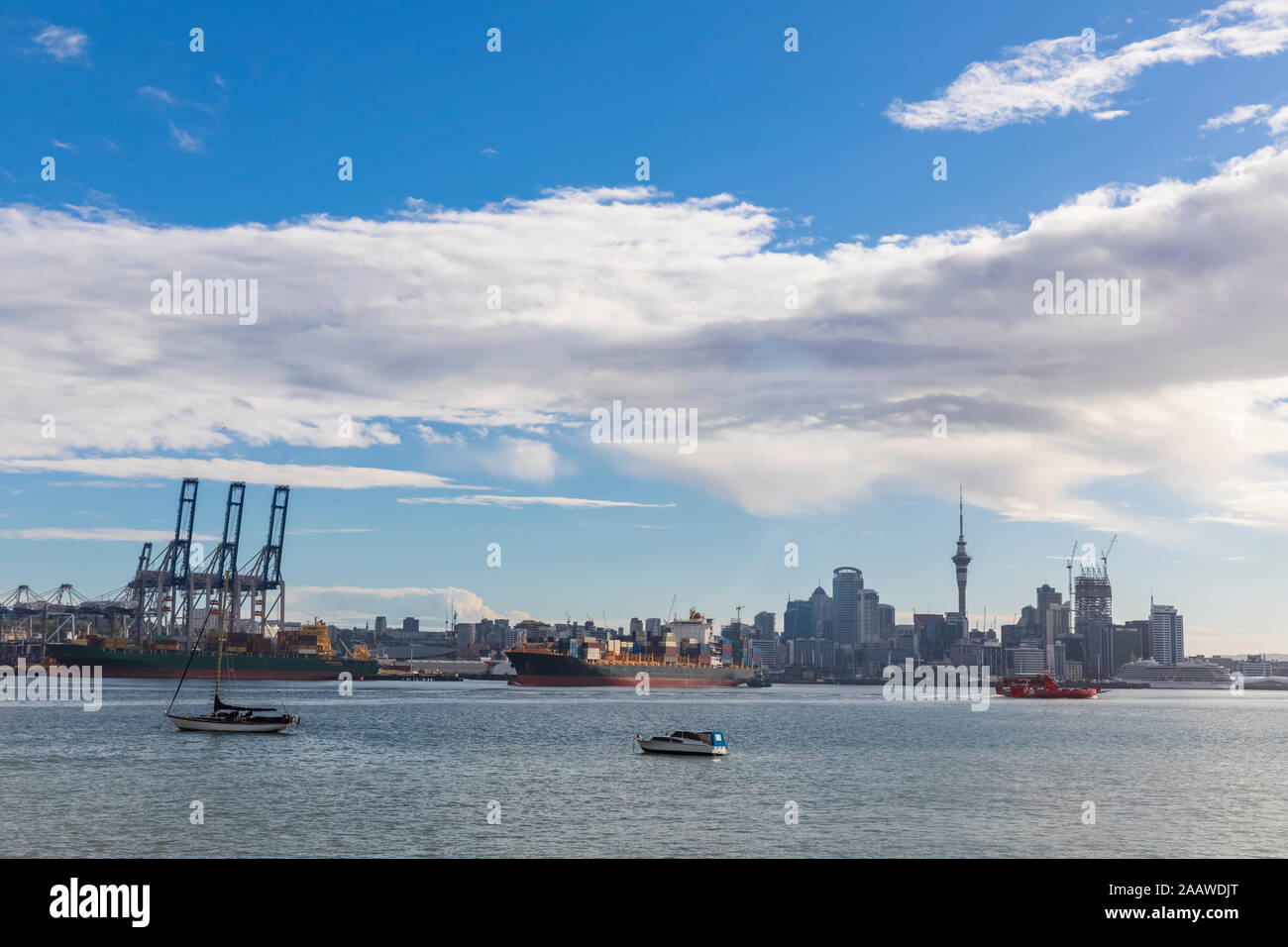 Tall buildings in auckland city hi-res stock photography and images - Alamy