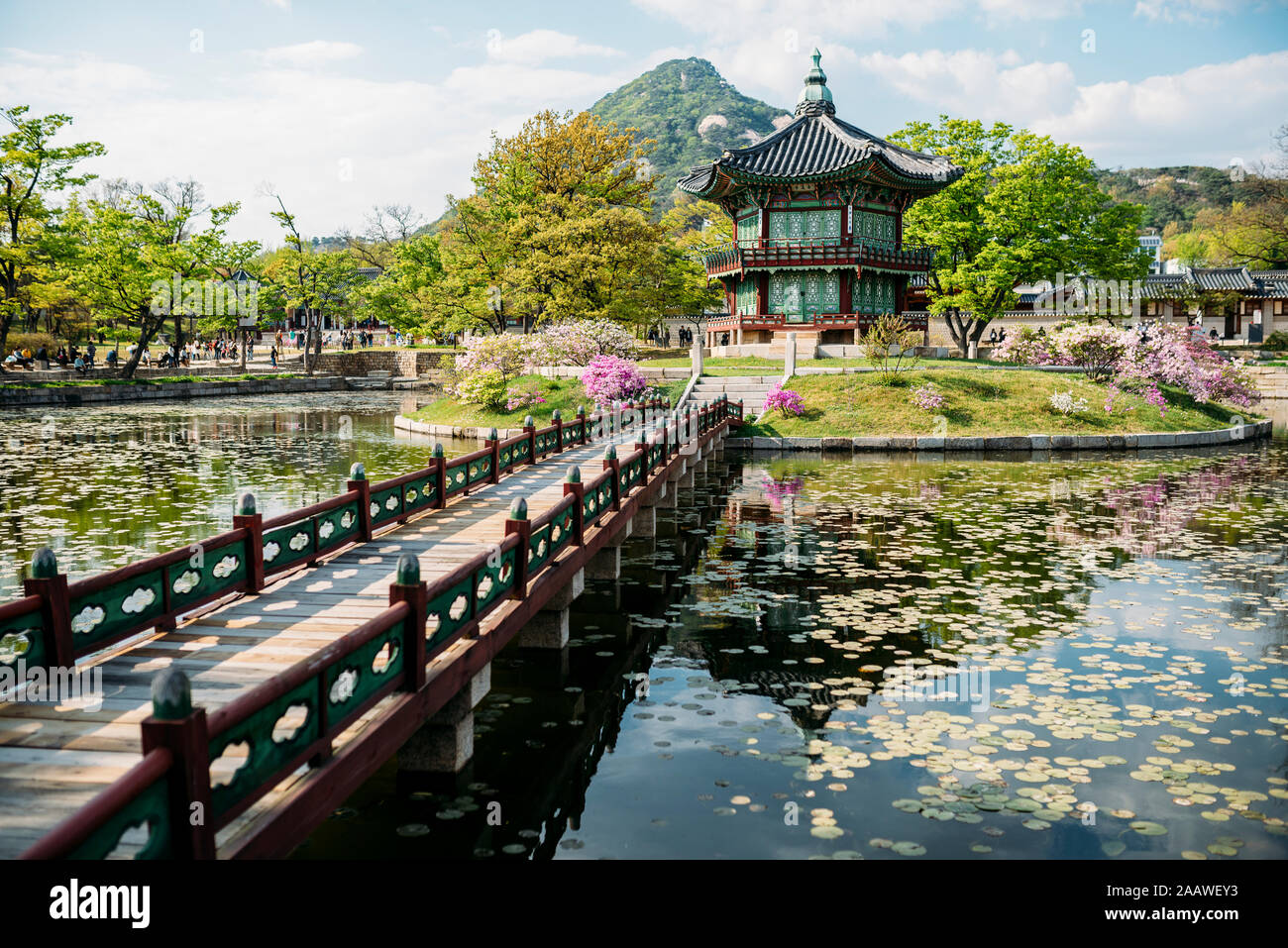View of pond and pagoda, Gyeongbokgung, Seoul, South Korea Stock Photo ...