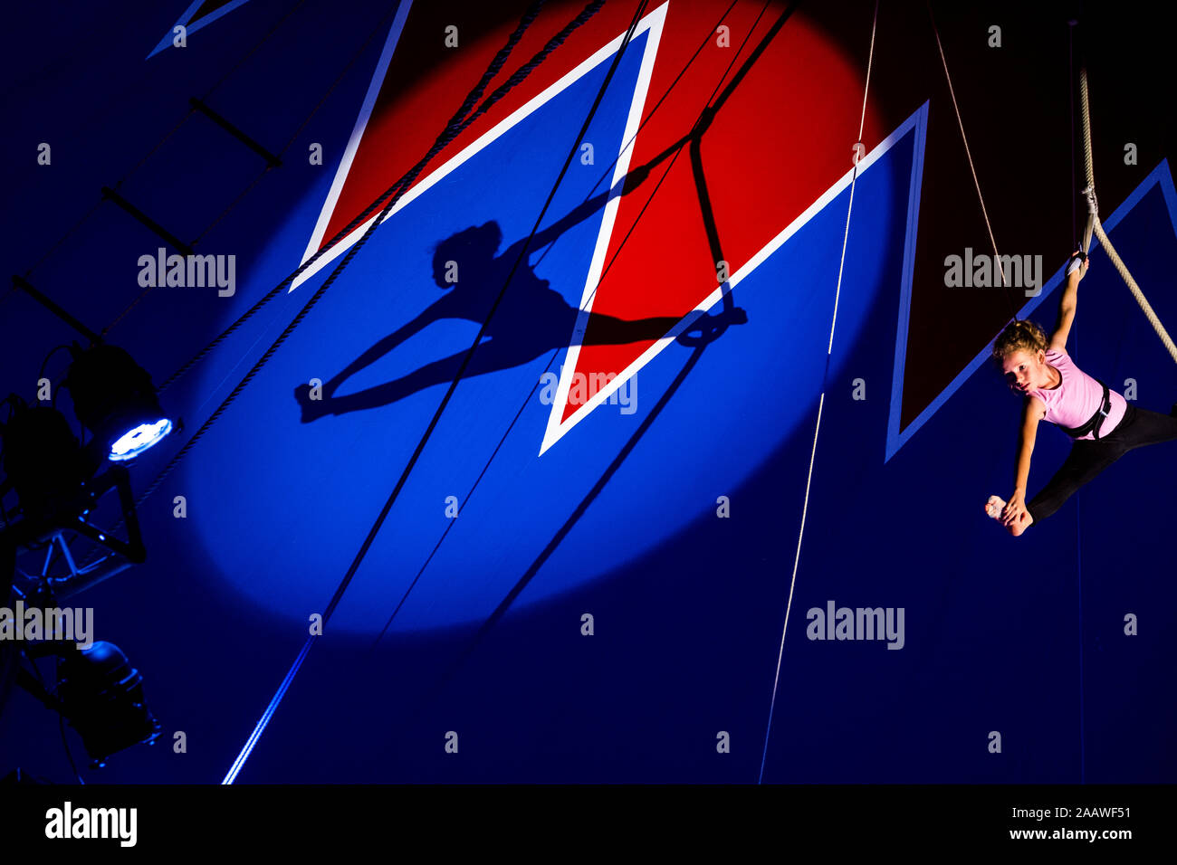 Rope acrobatics hi-res stock photography and images - Alamy