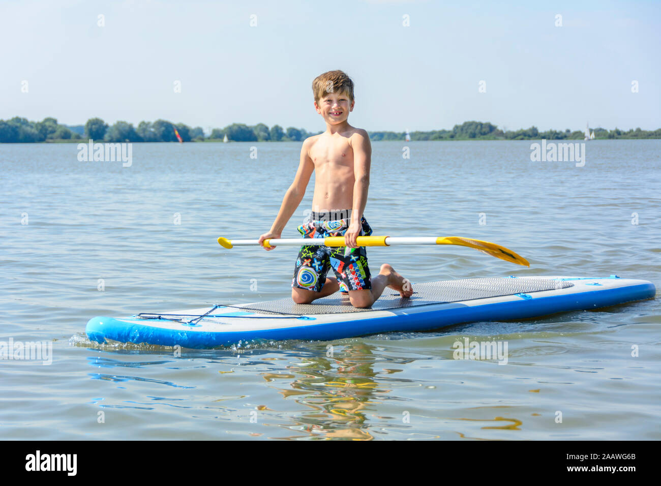 Sporty boy hi-res stock photography and images - Alamy