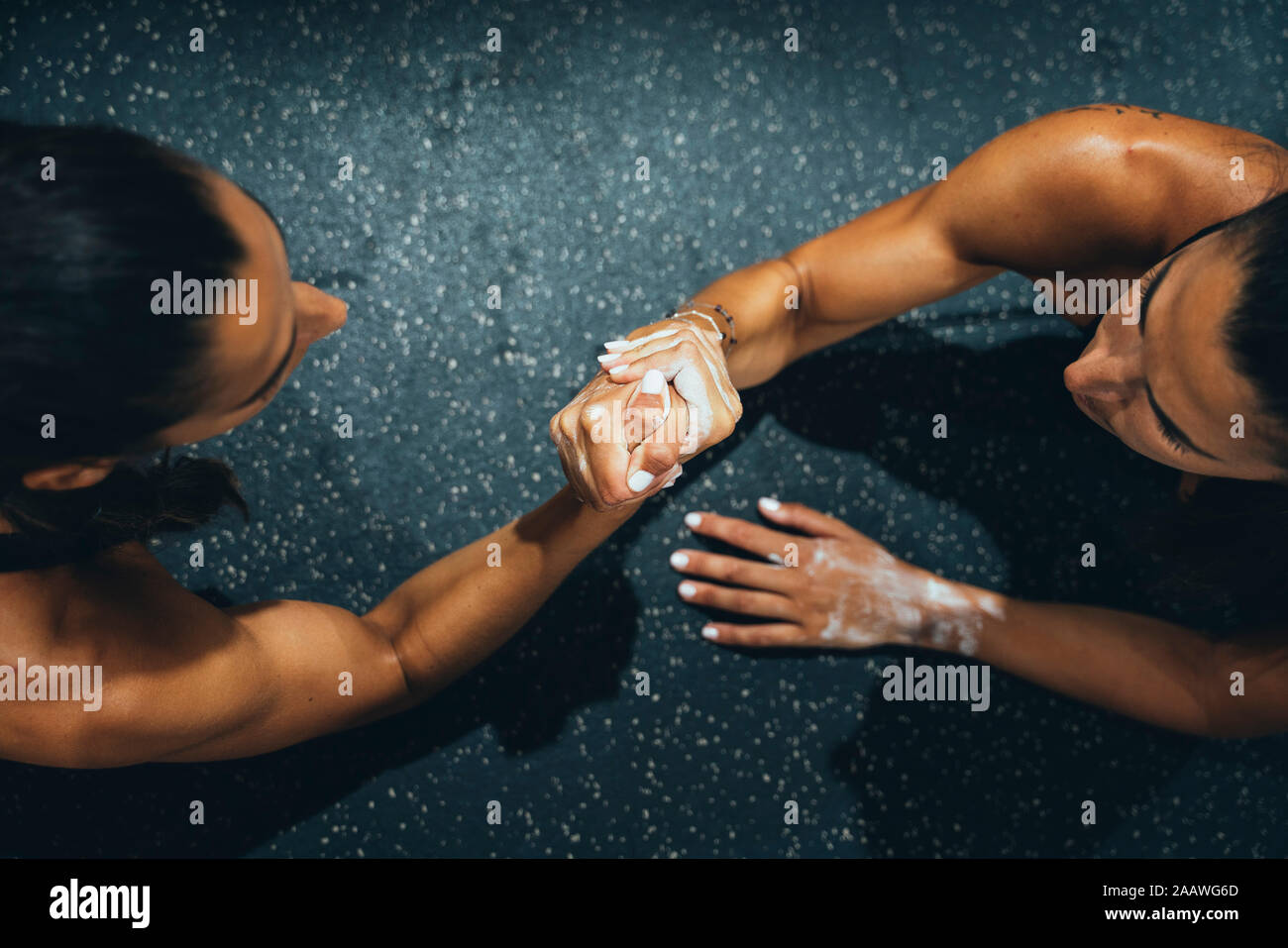 Female twins in good shape doing arm wrestling challenge in a gym Stock ...