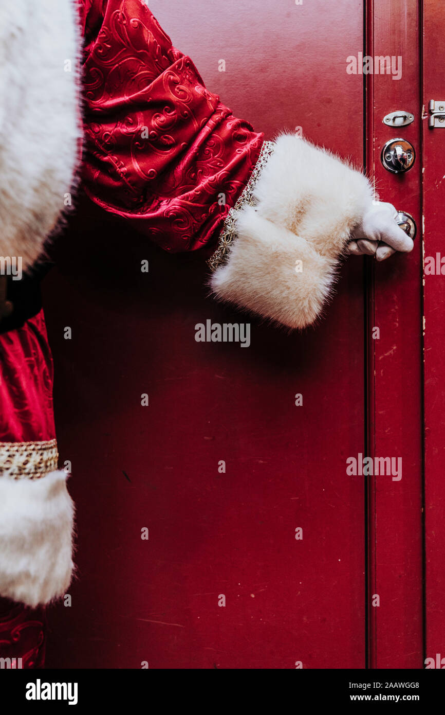 Open christmas door hi-res stock photography and images - Alamy