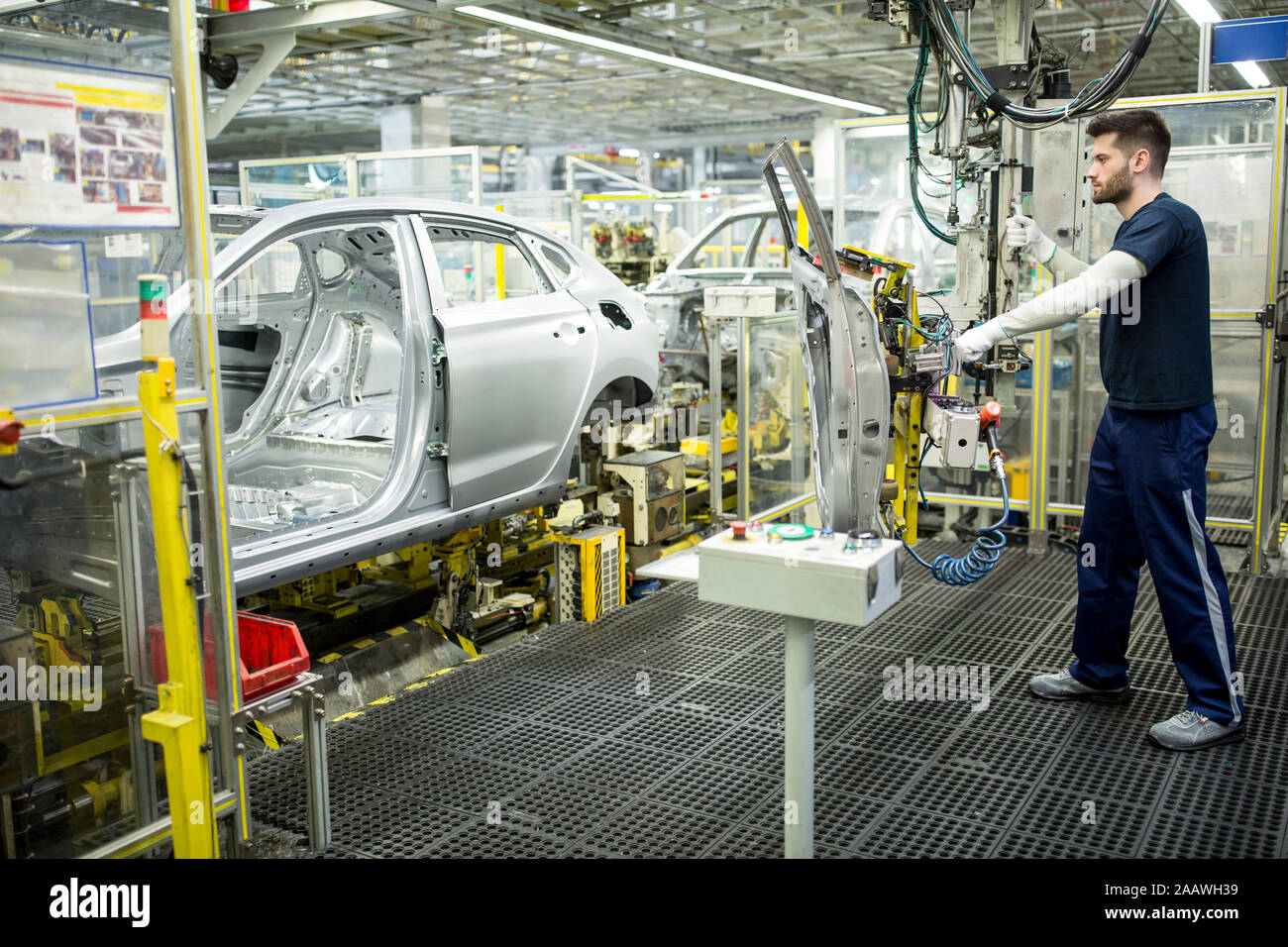 Car factory hi-res stock photography and images - Alamy