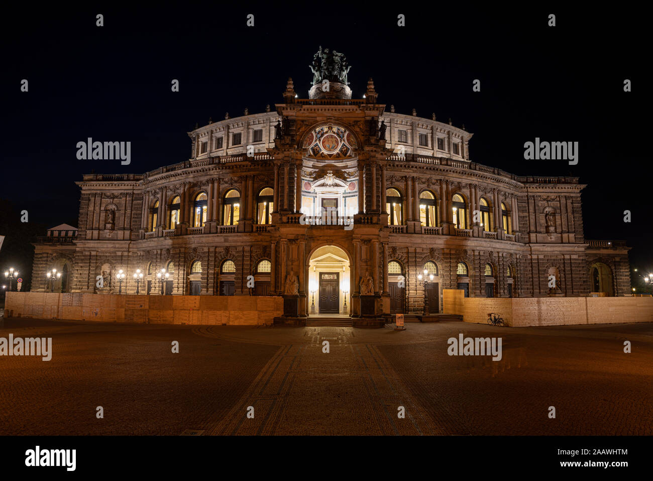 Opera semperoper architecture city hi-res stock photography and images ...