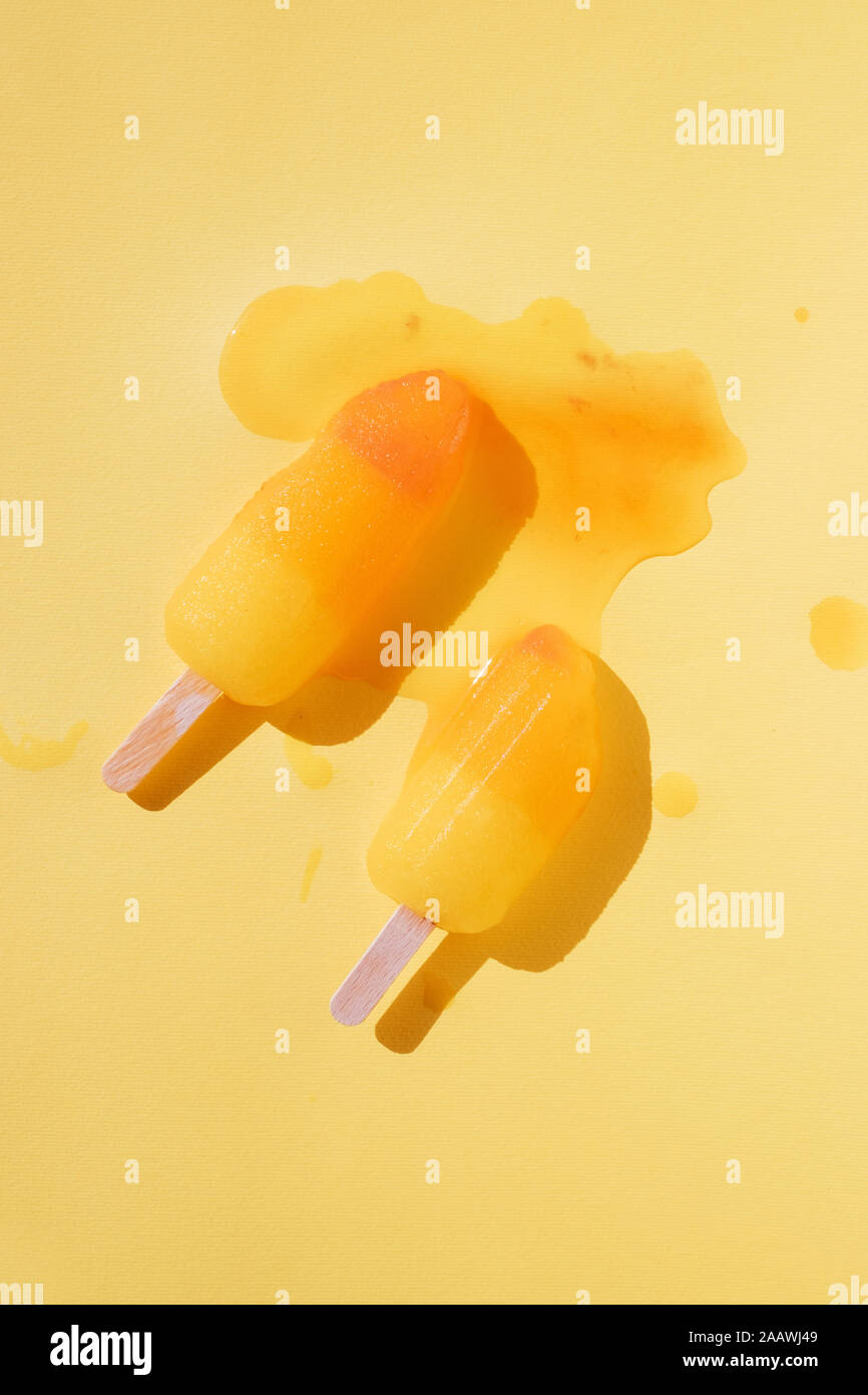 Directly above view messy hi-res stock photography and images - Alamy