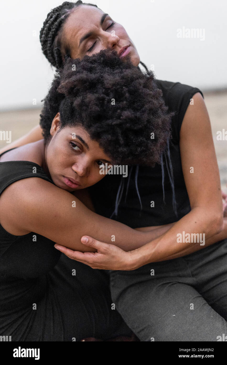 Two black women hugging each other hi-res stock photography and images ...