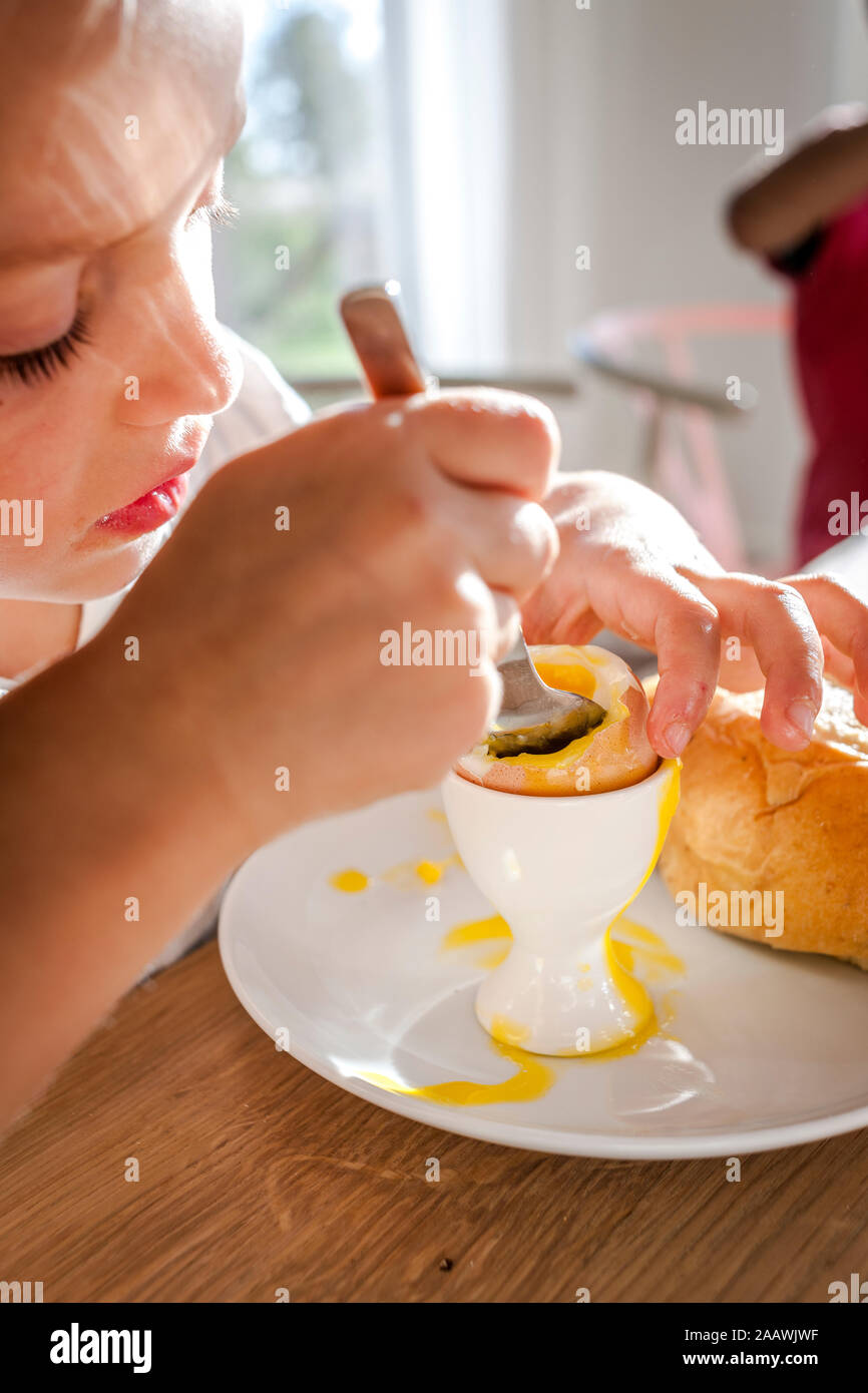 Child eating egg hi-res stock photography and images - Alamy