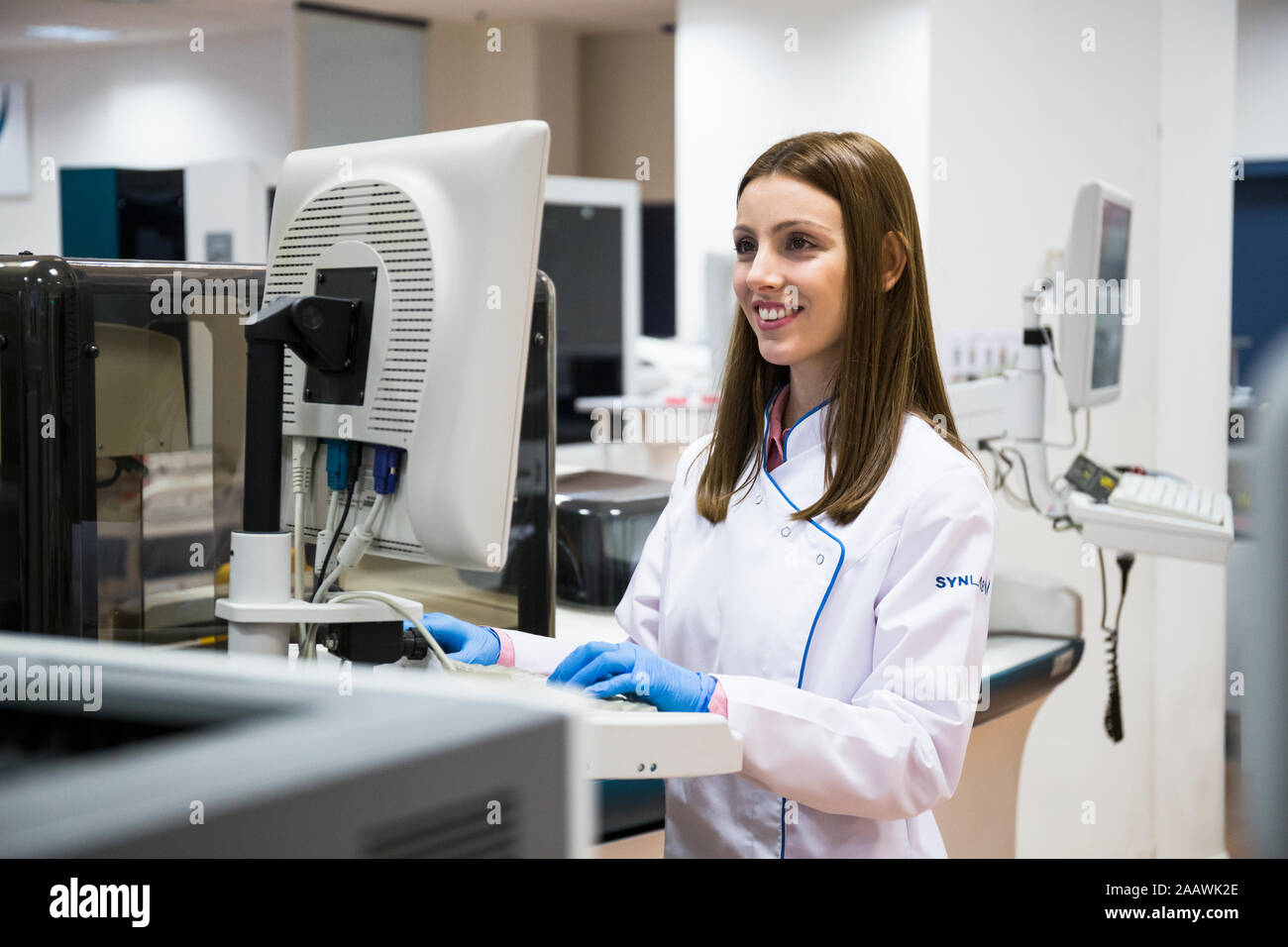 Analytical research lab sample hi-res stock photography and images - Alamy