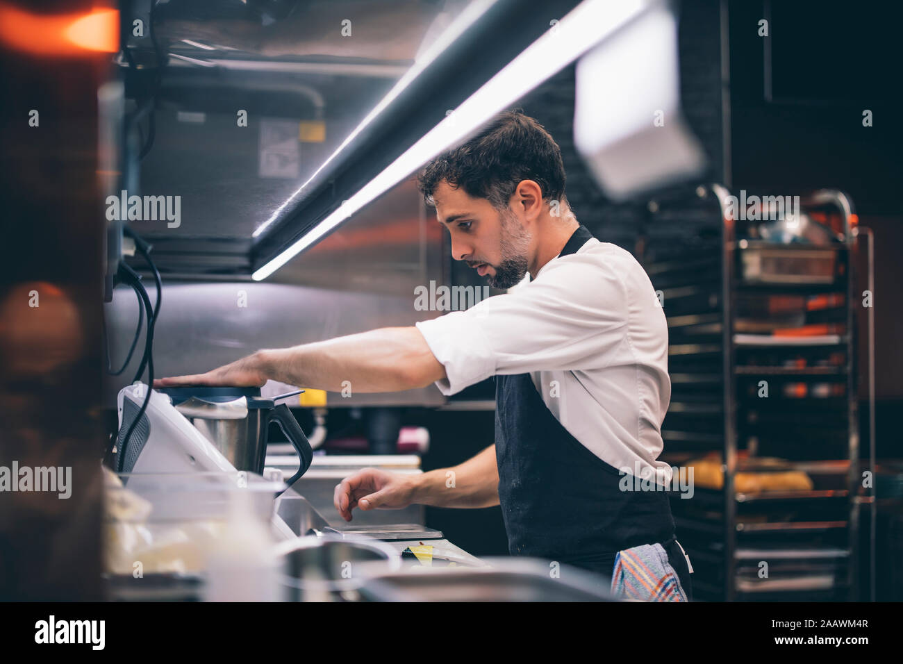 Work in a restaurant hi-res stock photography and images - Alamy