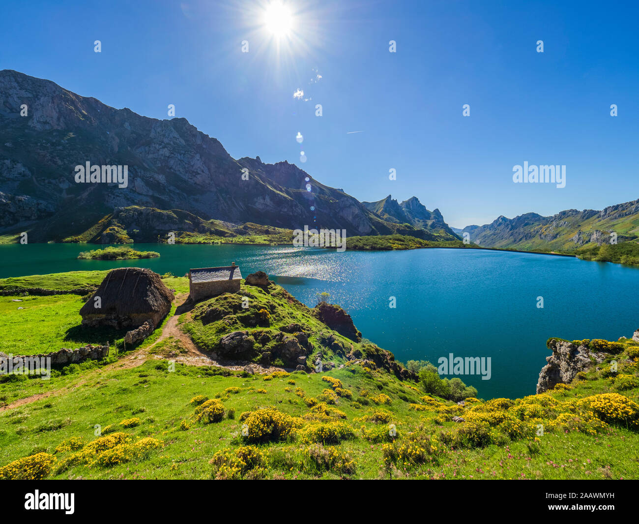 Lago del valle hi-res stock photography and images - Alamy
