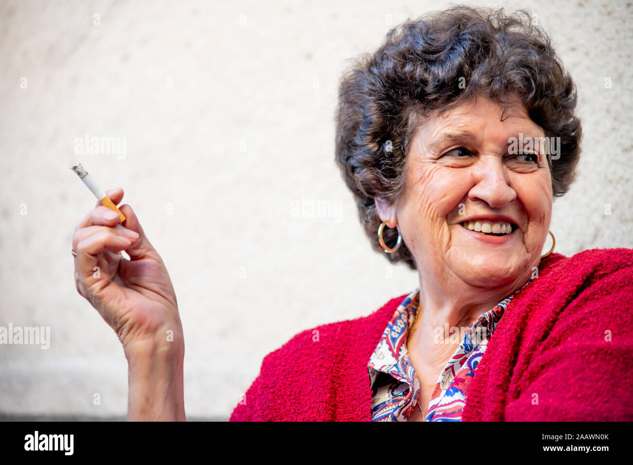 70s woman smoking hi-res stock photography and images - Alamy