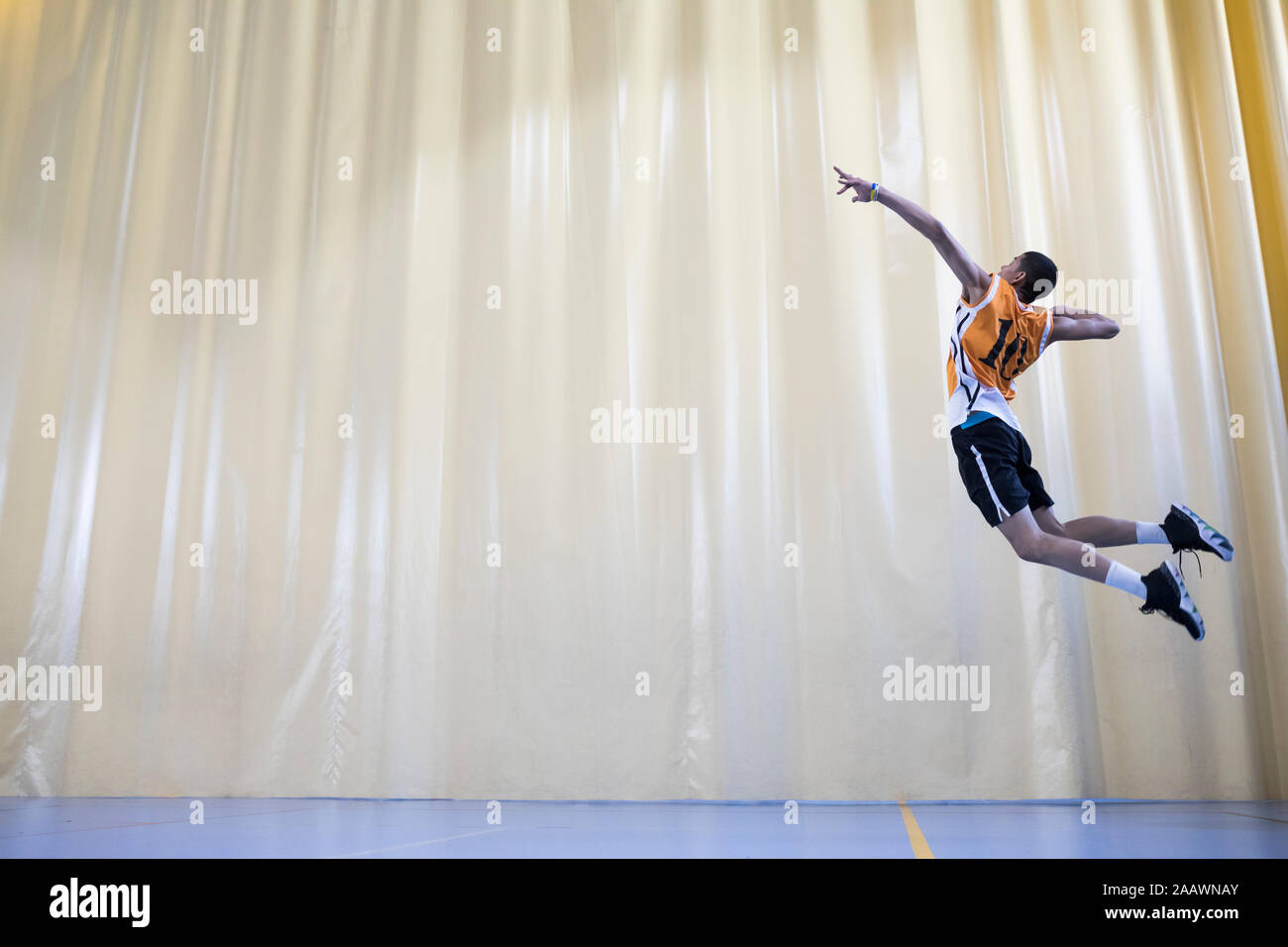 Volleyball Jump Serve High Resolution Stock Photography and Images - Alamy