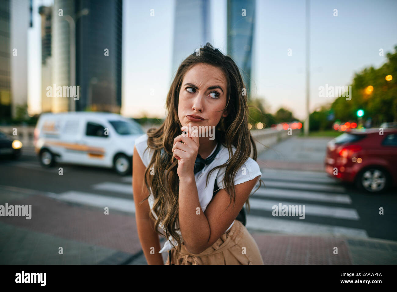 Doubtful face hi-res stock photography and images - Alamy