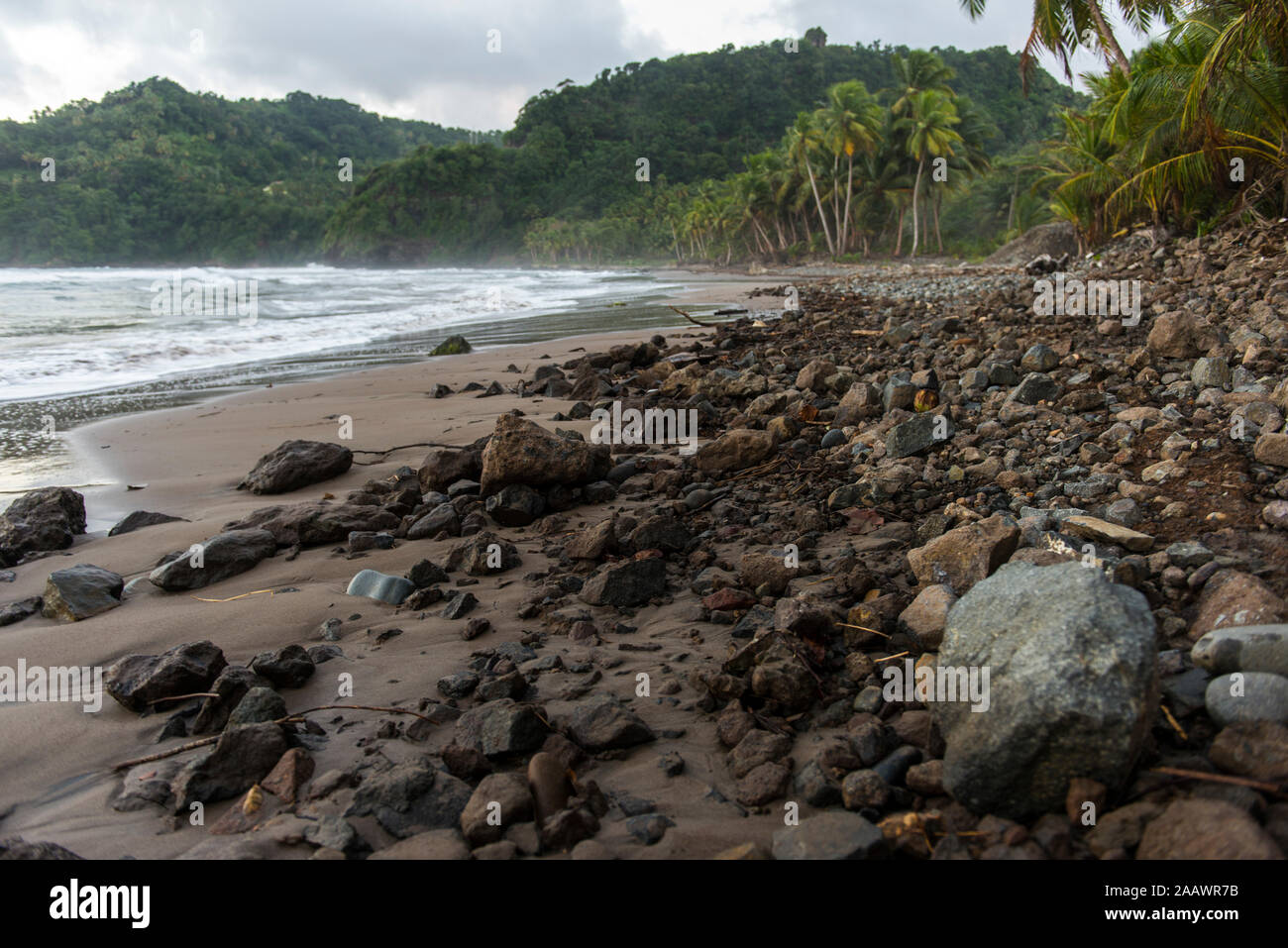 Mountain range and black sand beach hi-res stock photography and images ...