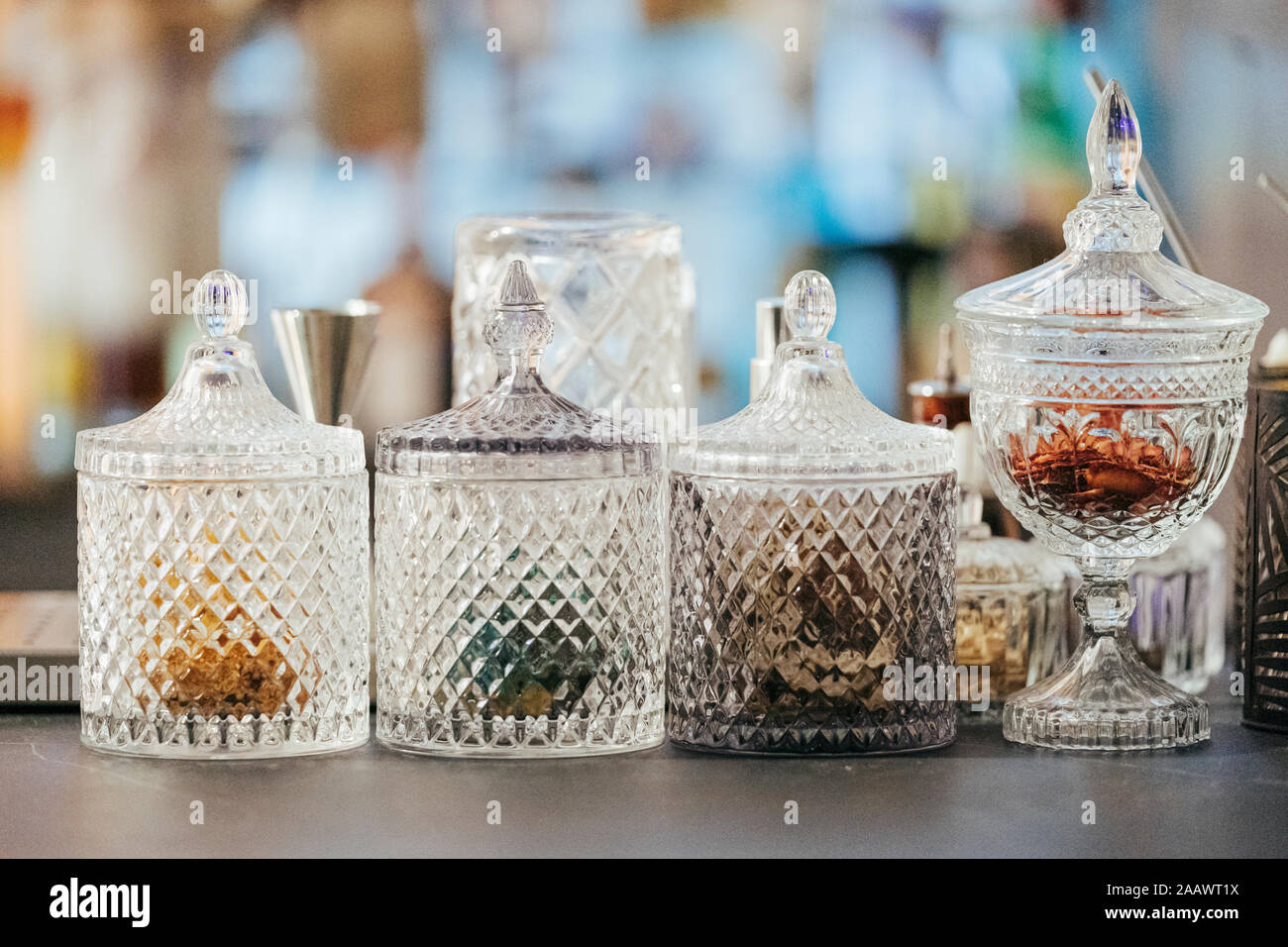 Crystal glass decanter hi-res stock photography and images - Alamy