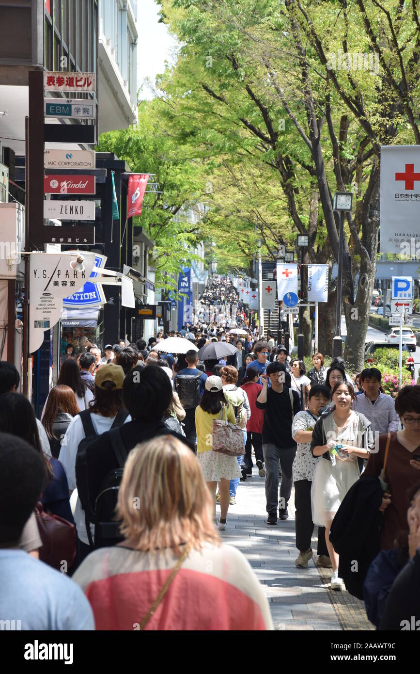 Japanese shop tokyo crowd hi-res stock photography and images - Alamy