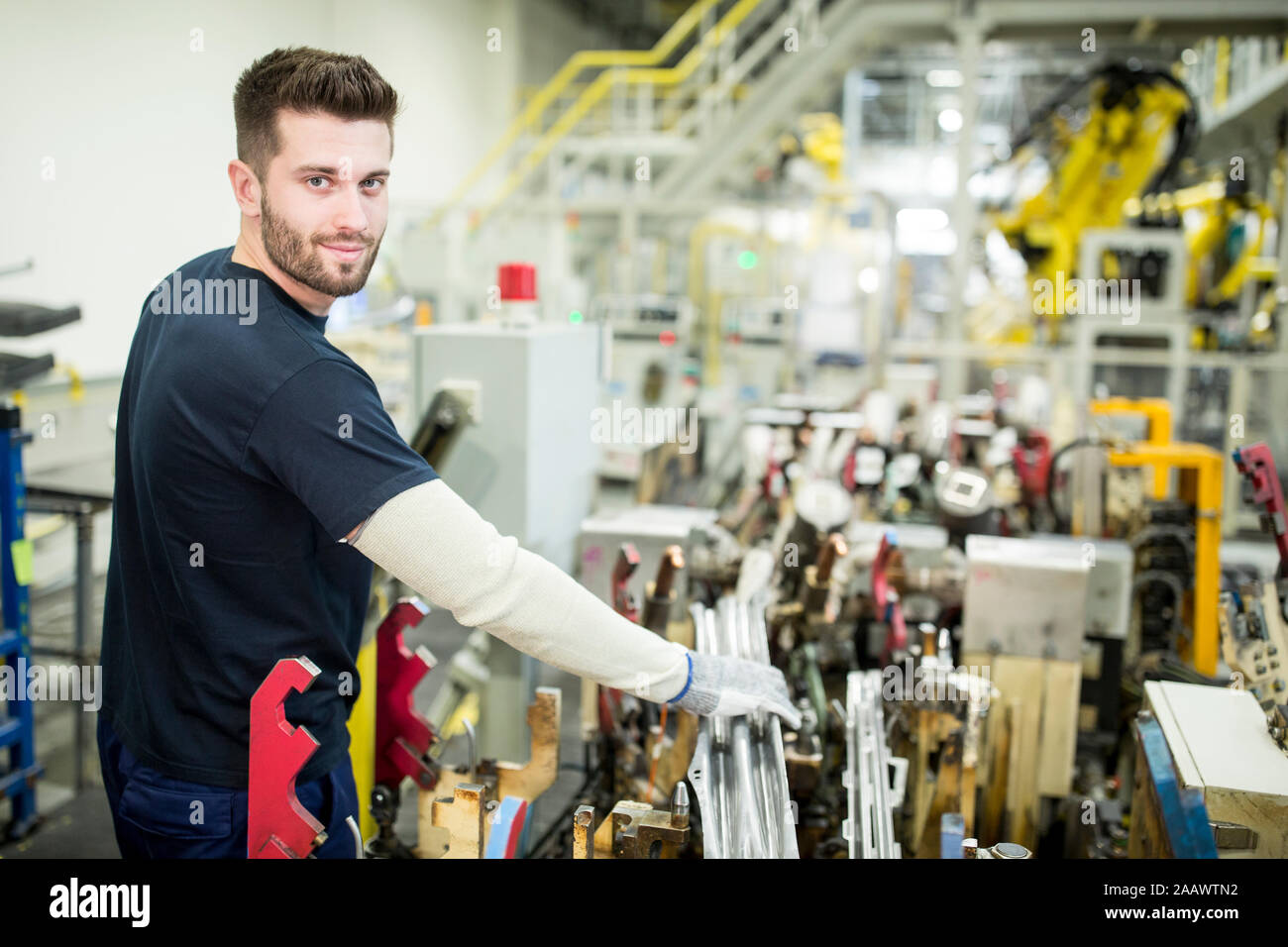 Factory germany worker robot hi-res stock photography and images - Alamy