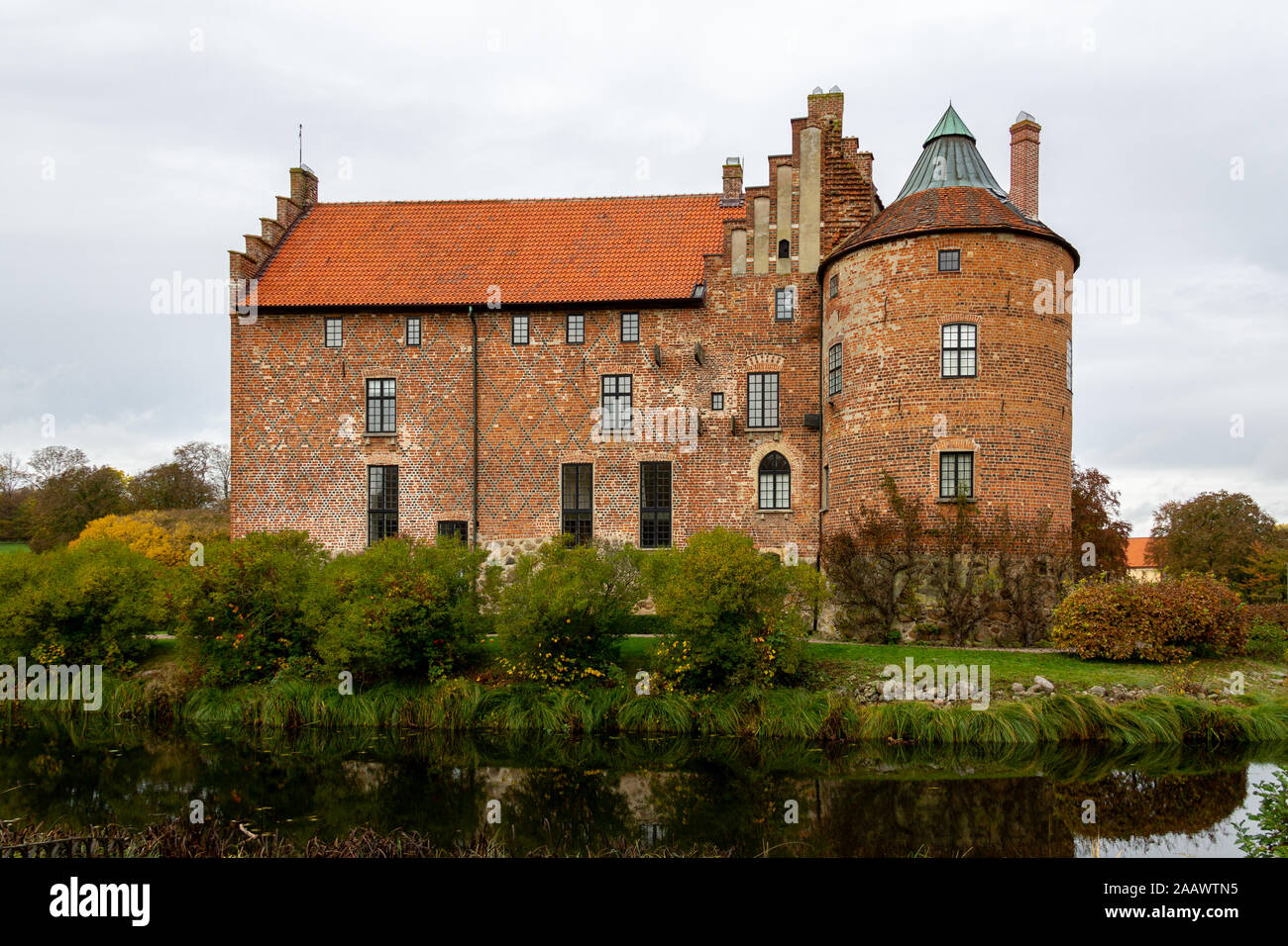 Red brick castle hi-res stock photography and images - Alamy