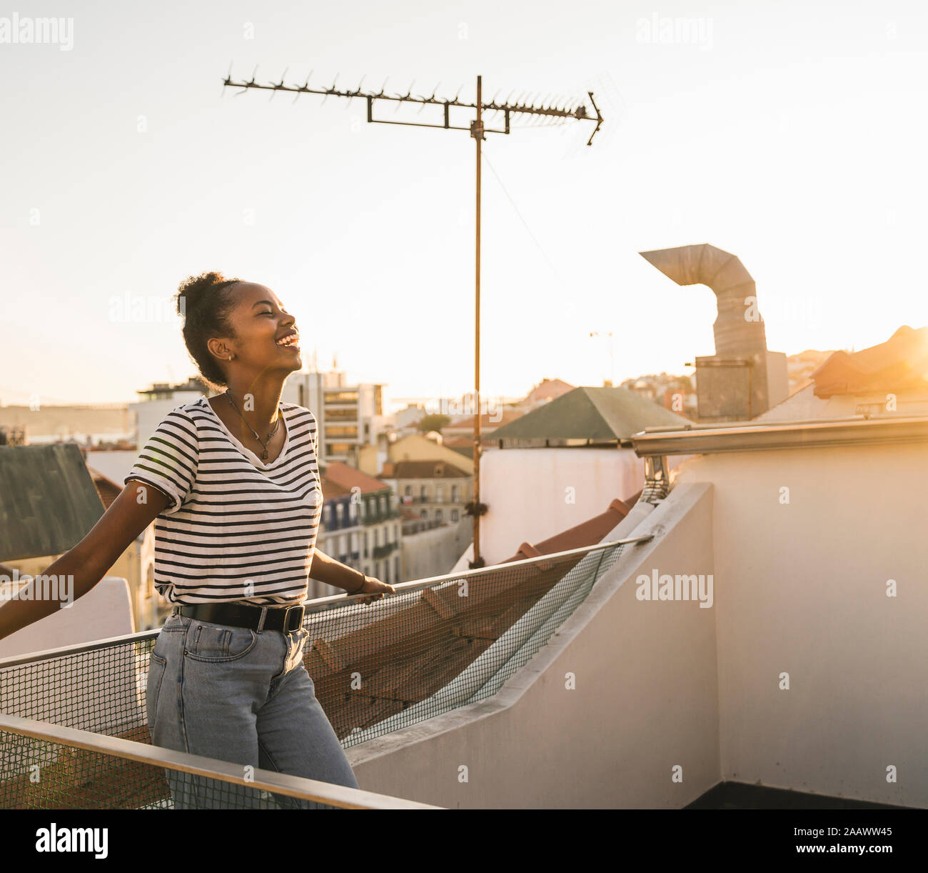 Rooftop building antenna city hi-res stock photography and images - Alamy