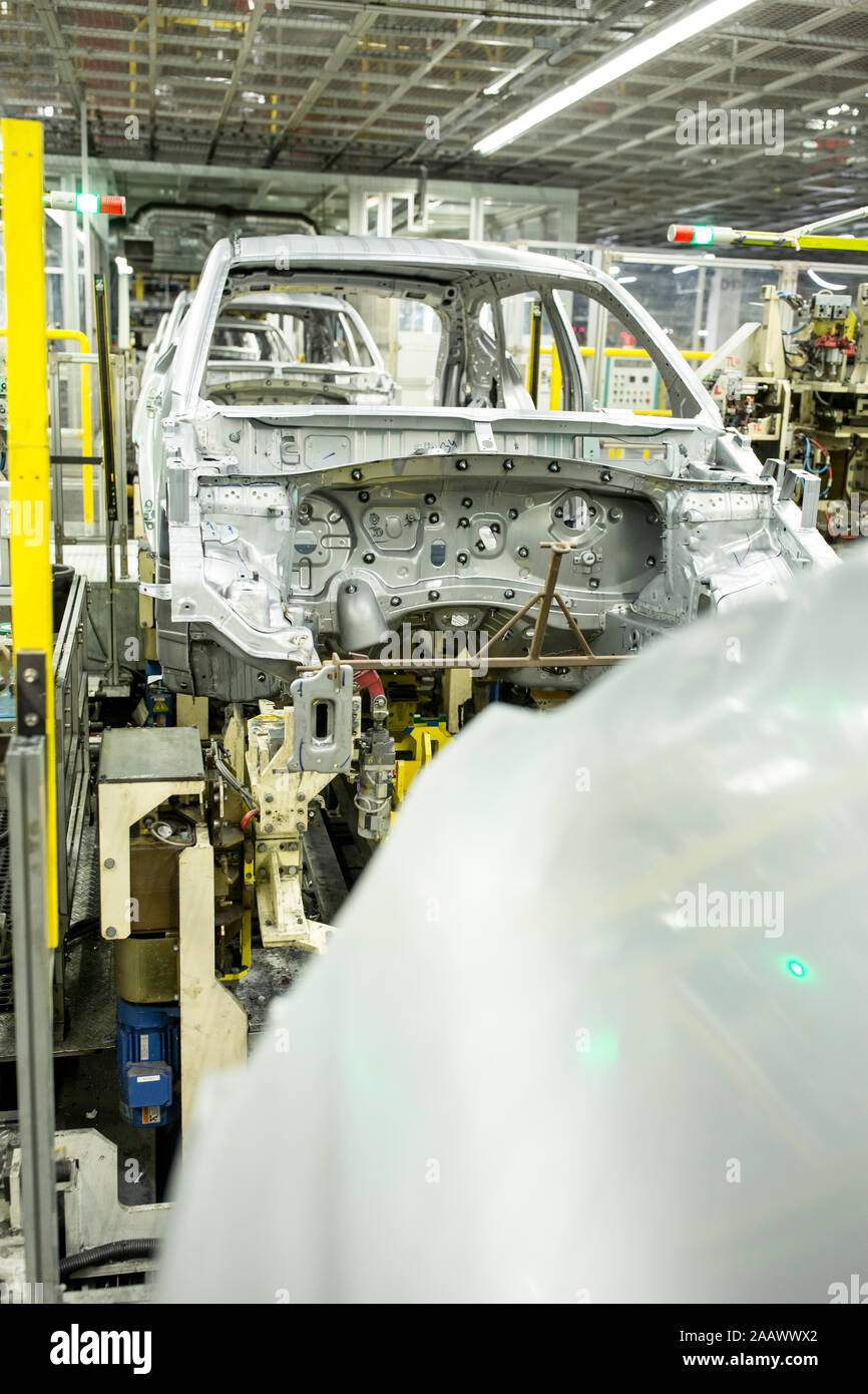 Modern automatized car production in a factory Stock Photo - Alamy
