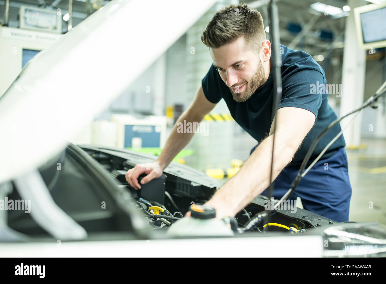 Modern car factory hi-res stock photography and images - Alamy