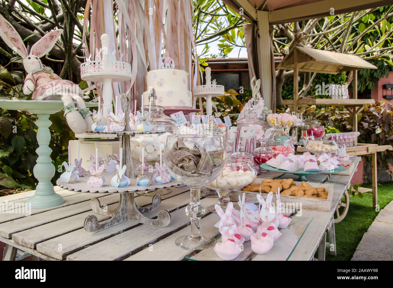 Luxury birthday hi-res stock photography and images - Alamy