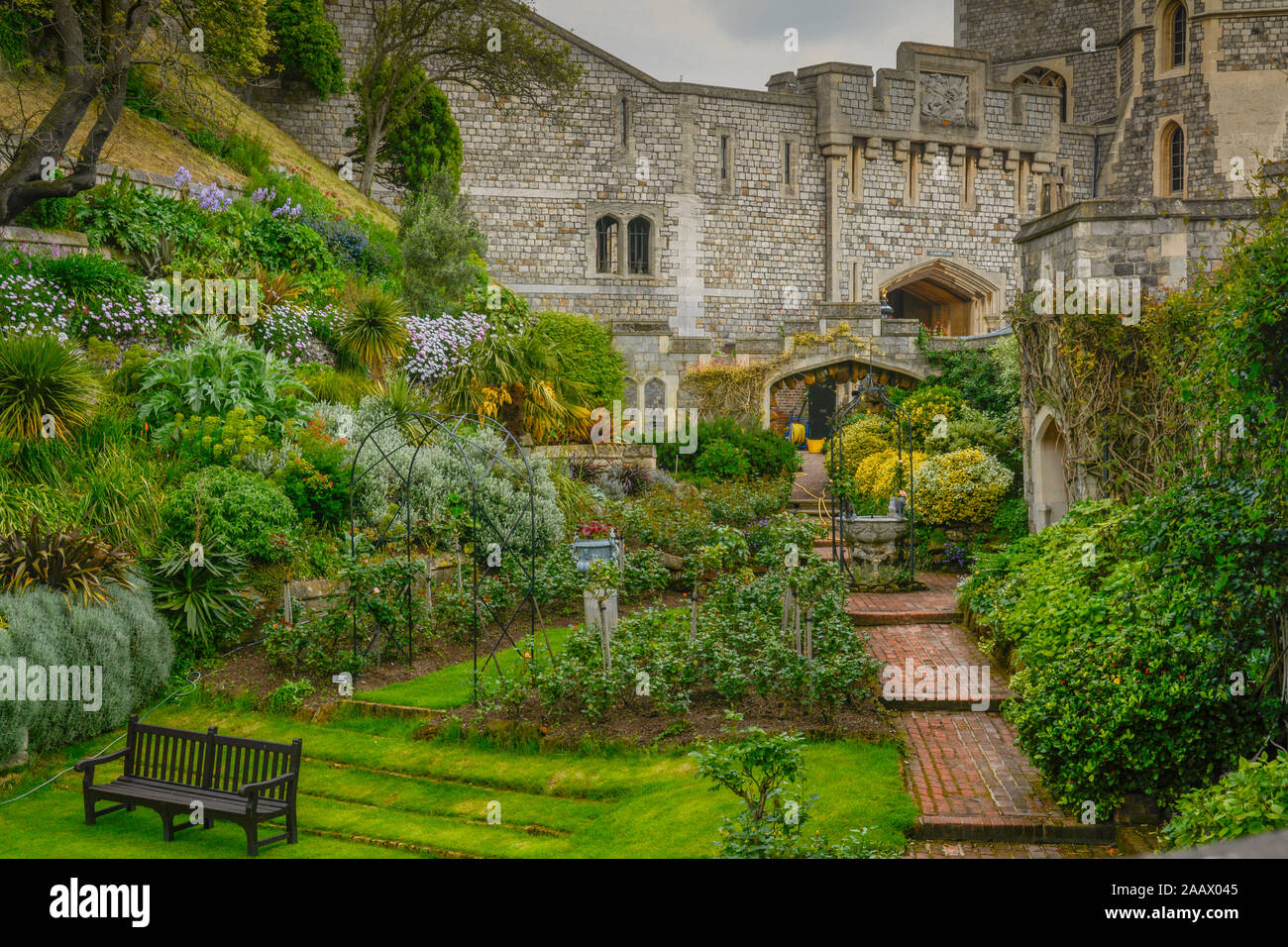 Windsor castle on a sunny day green grass Stock Photo - Alamy