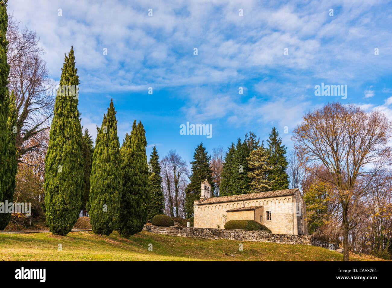 Castle and fortified village of Ragogna. Middle Ages to discover ...