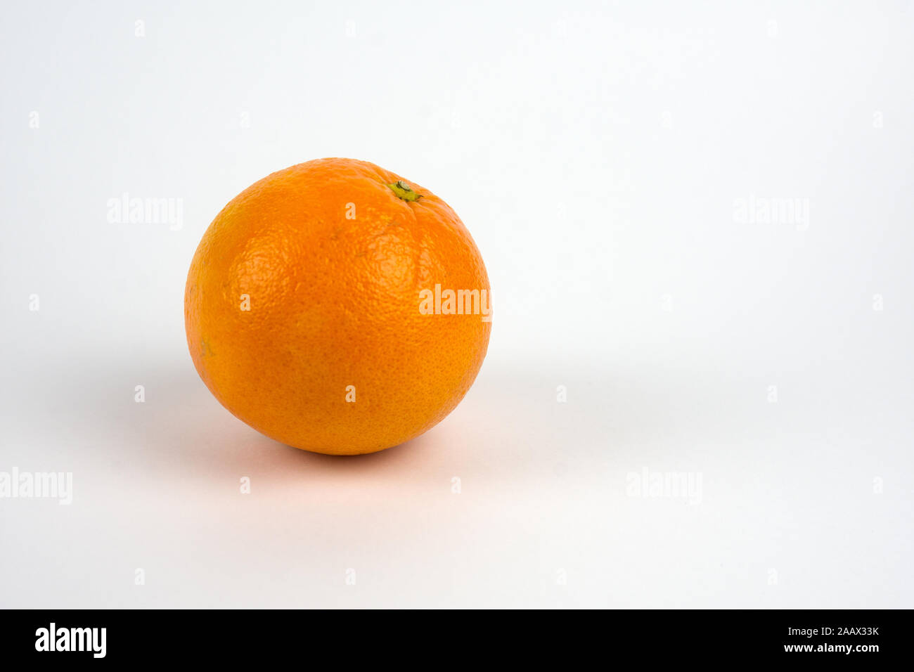 Orange against white hi-res stock photography and images - Alamy
