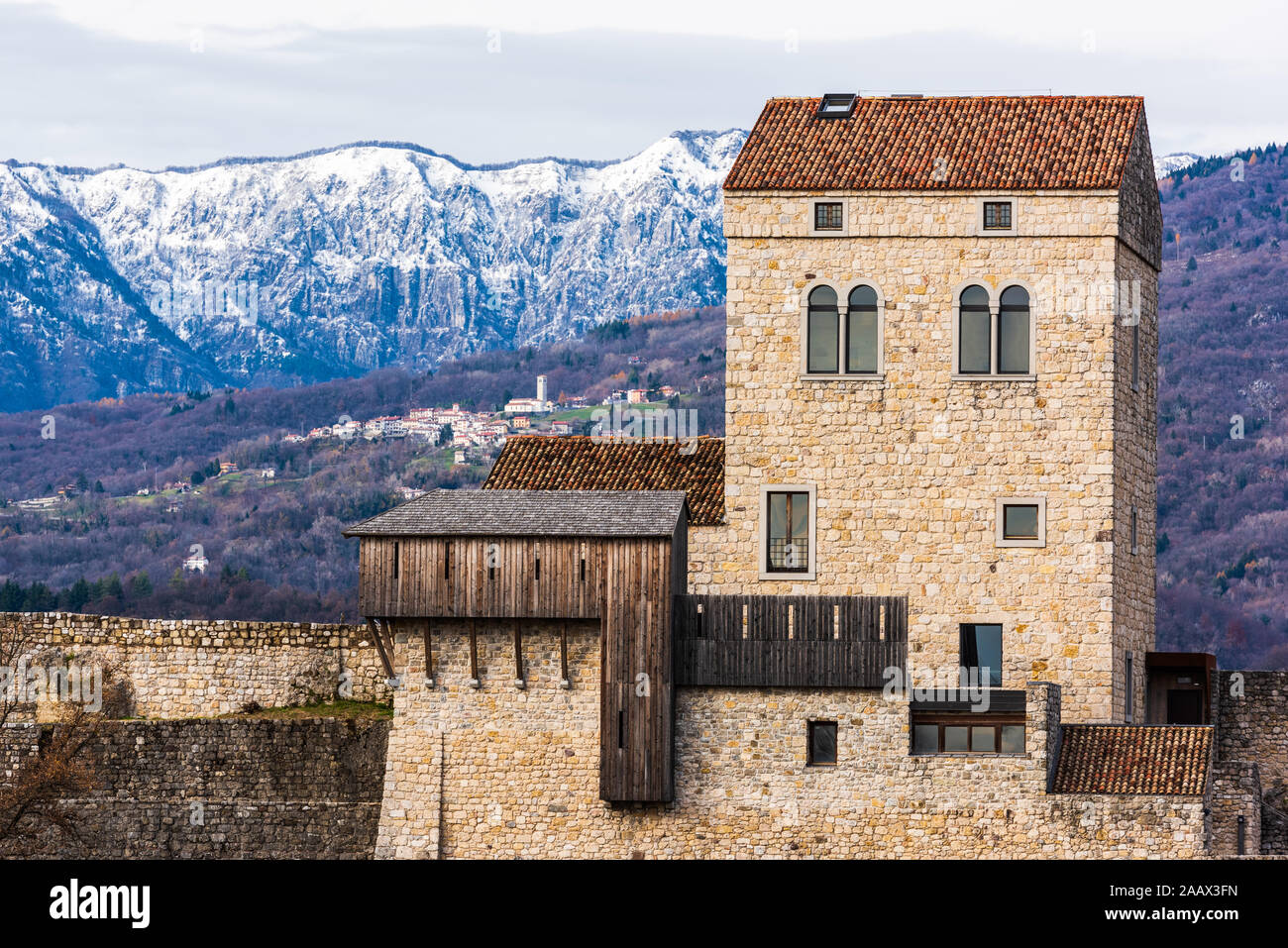 Castle and fortified village of Ragogna. Middle Ages to discover ...