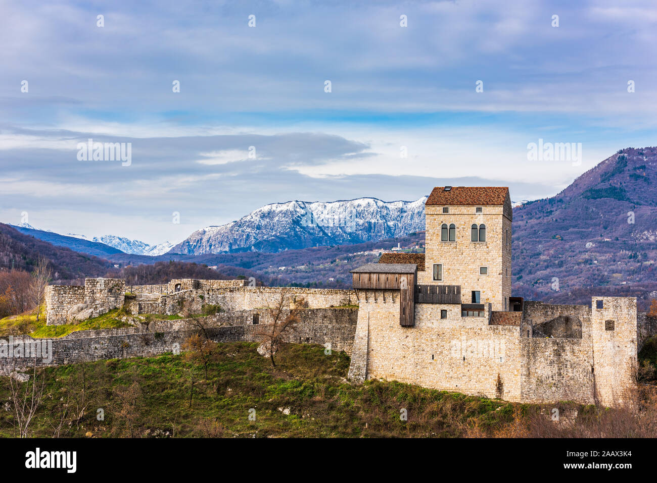 Castle and fortified village of Ragogna. Middle Ages to discover ...