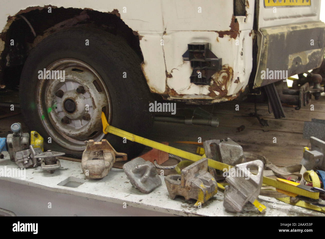 Old rusty van Stock Photo - Alamy
