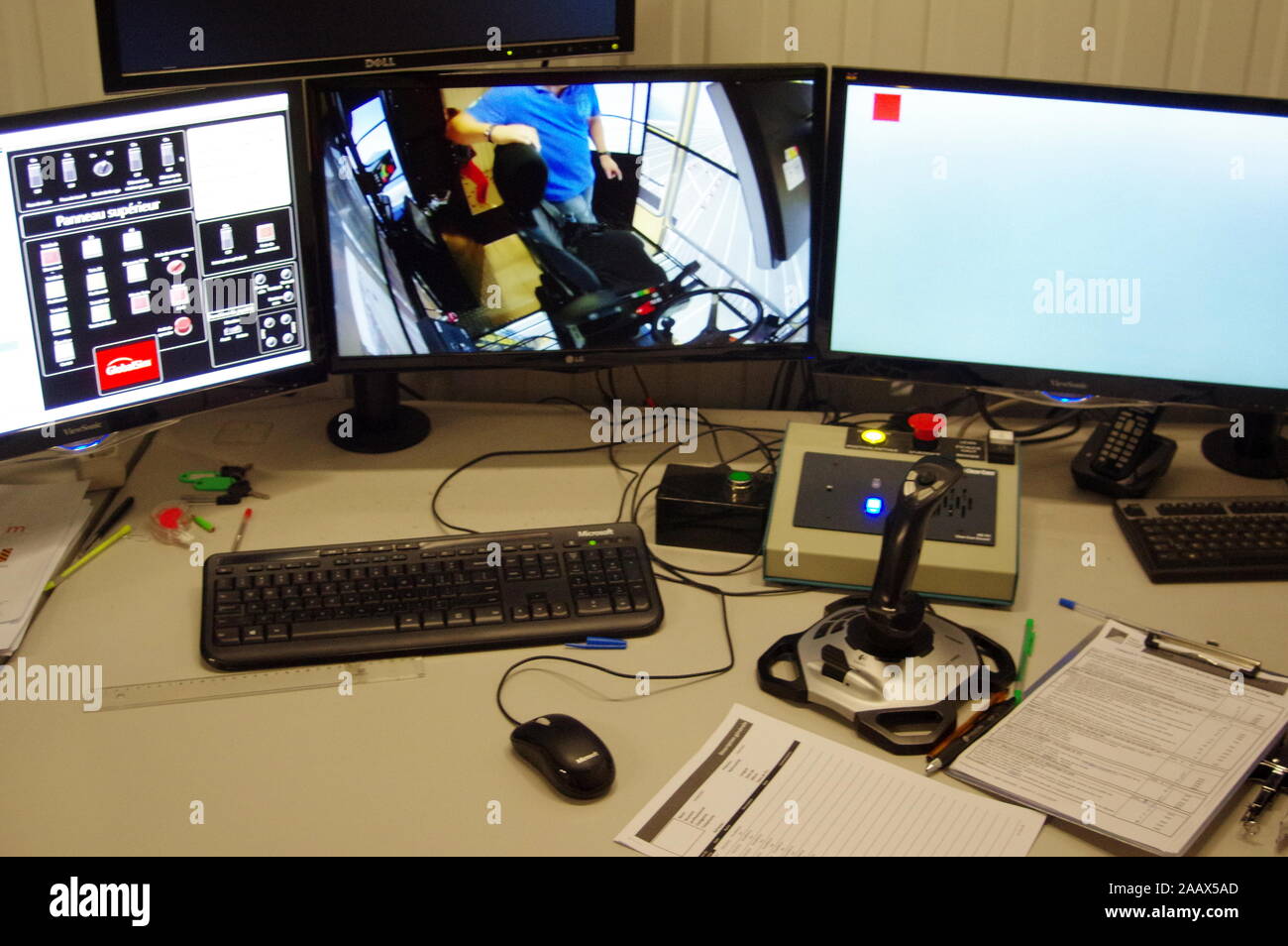 Virtual training machine hi-res stock photography and images - Alamy