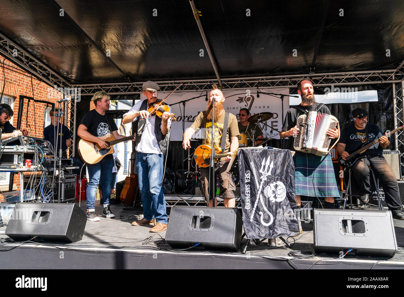 Concert stage daytime band hi-res stock photography and images - Alamy