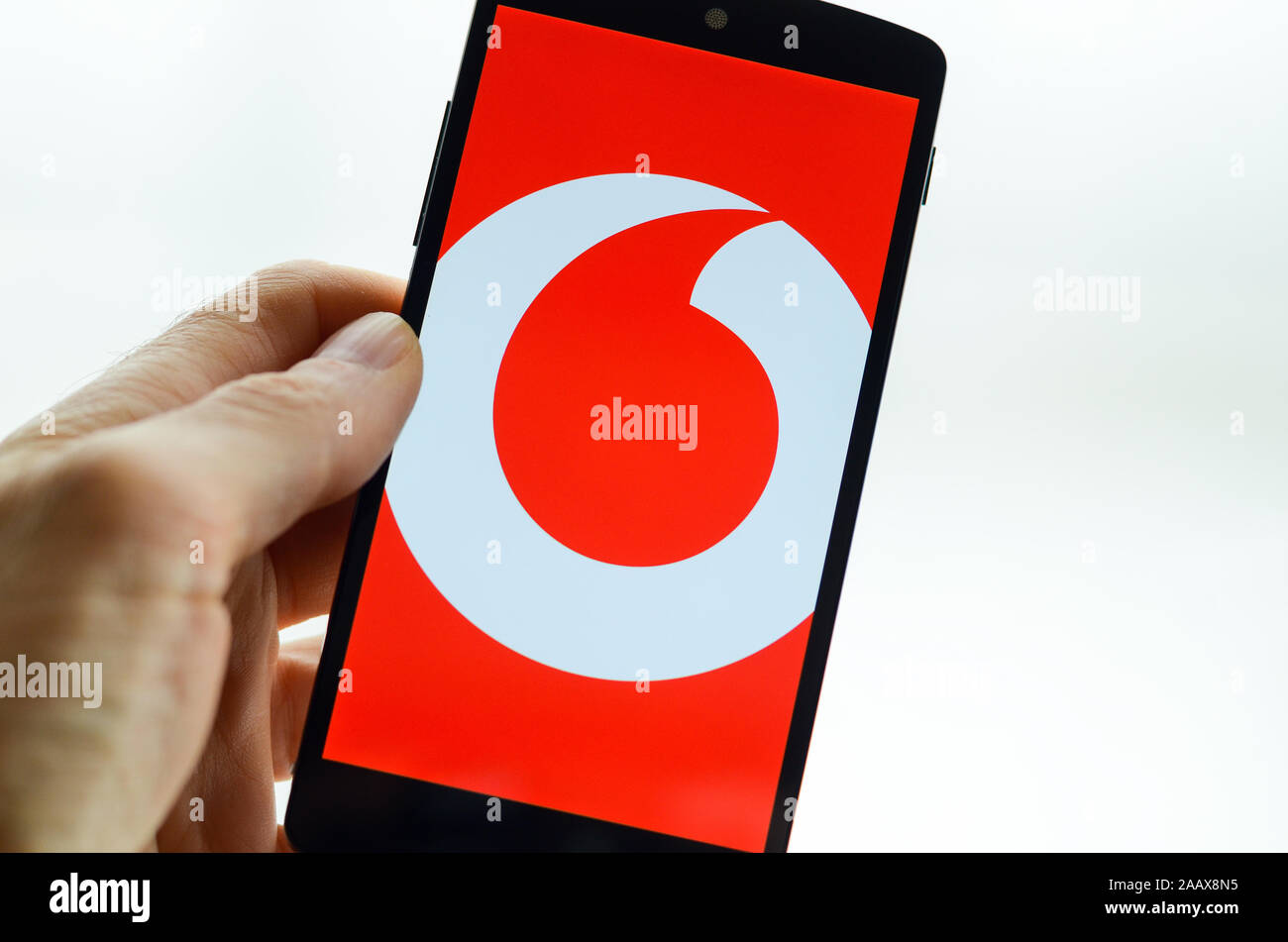 A smartphone showing the Vodafone icon Stock Photo - Alamy