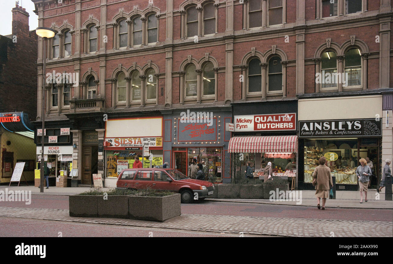 Leeds city headrow shops hi-res stock photography and images - Alamy