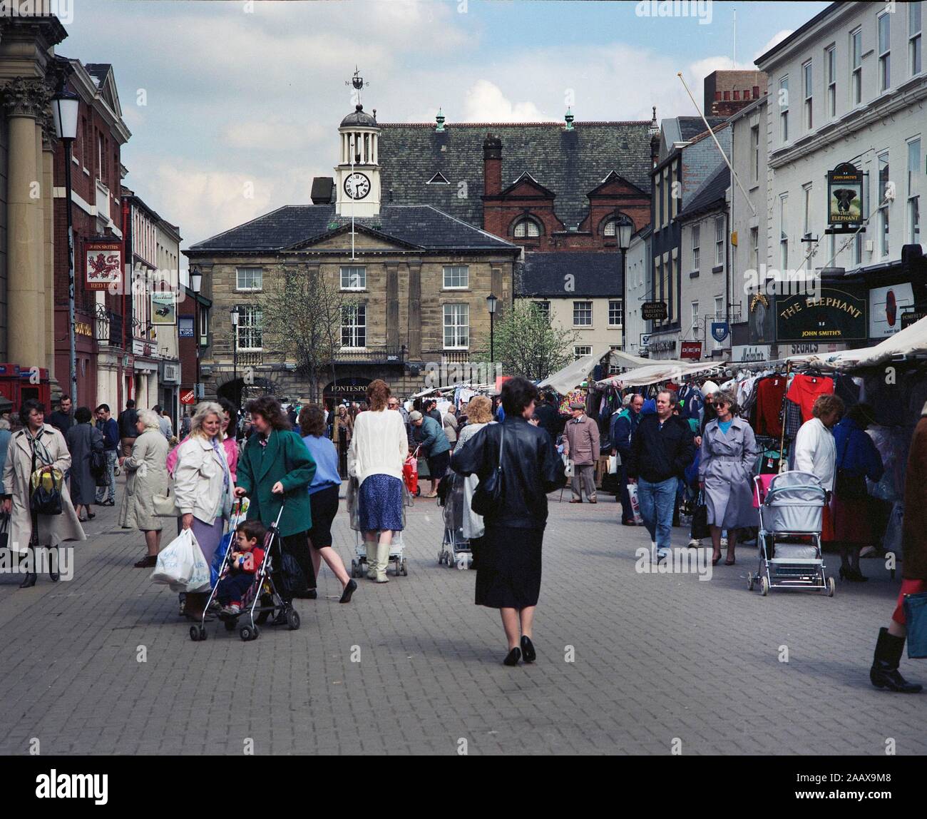 Market day in pontefract hi-res stock photography and images - Alamy