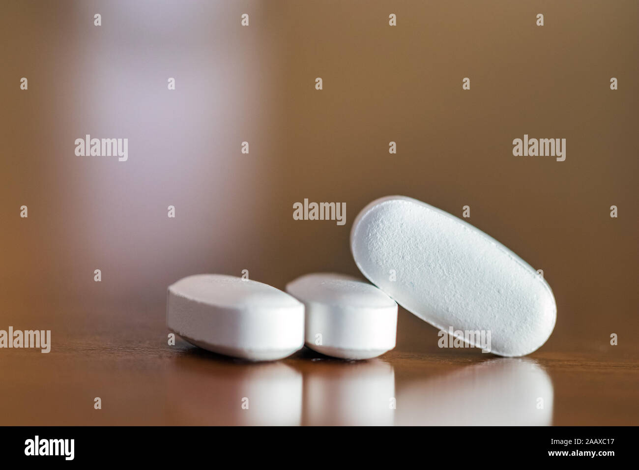 White oval pill hi-res stock photography and images - Alamy