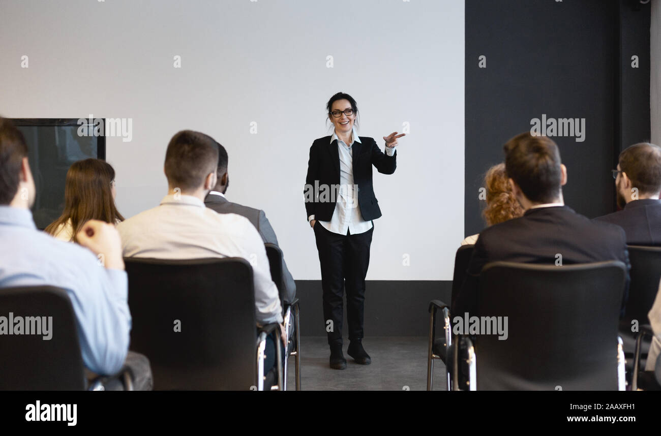 Business training. Female speaker giving lecture to audience Stock ...