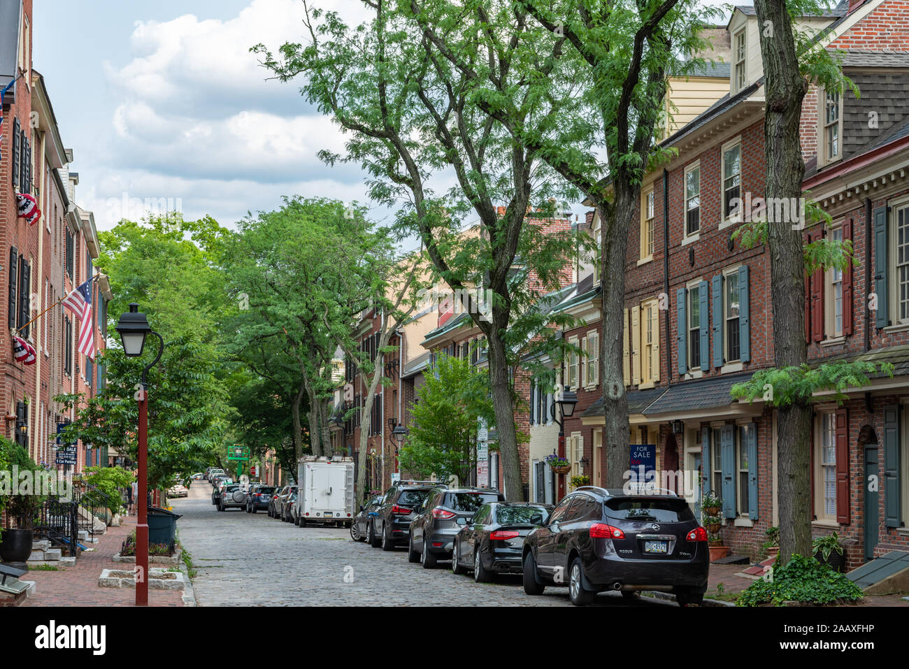 Tree lined delancey street hi-res stock photography and images - Alamy