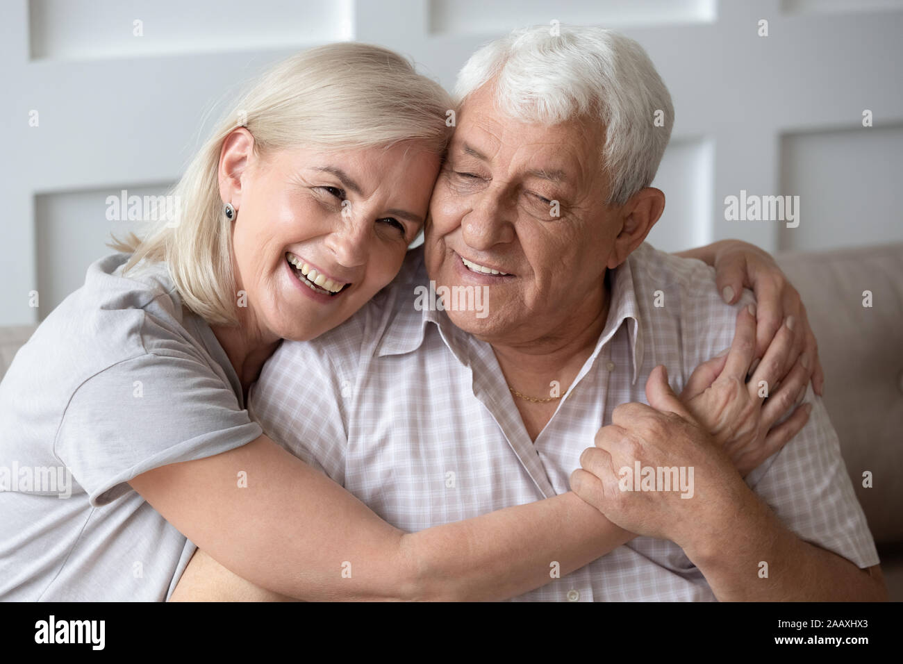 Snuggling moment hi-res stock photography and images - Alamy