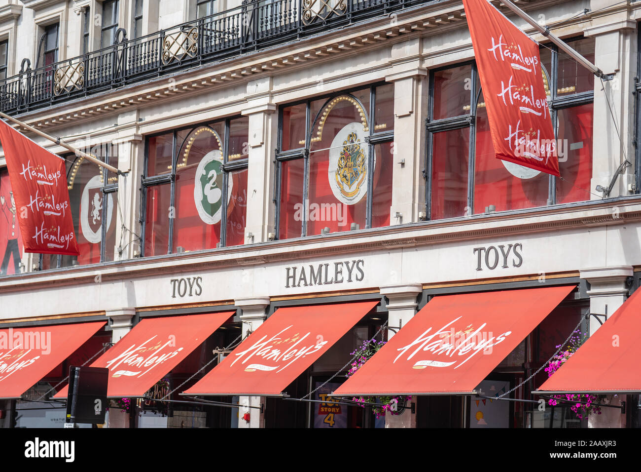 British multinational fashion retailer hi-res stock photography and ...