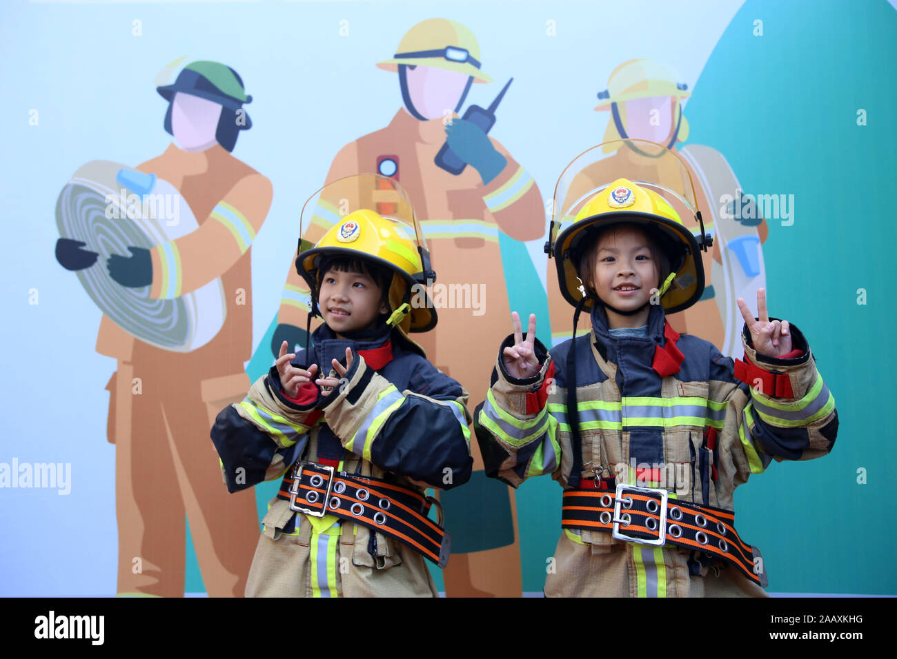Firefighting suits hi-res stock photography and images - Alamy