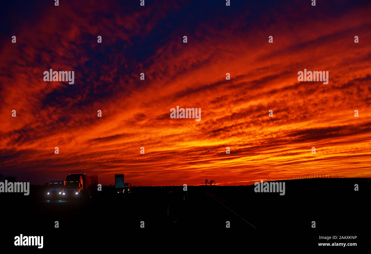 Sunrising over landscape hi-res stock photography and images - Alamy