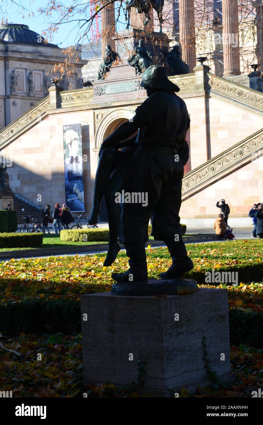 Berlin, Germany: statue in Tiergarten berlin Stock Photo - Alamy