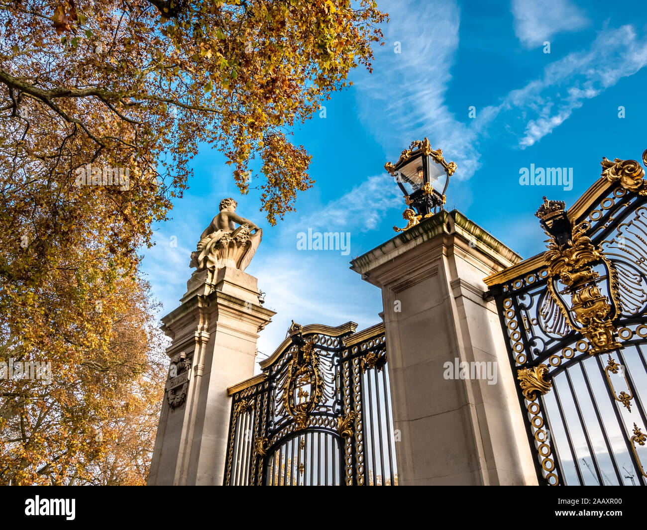 Royal palace fence hi-res stock photography and images - Alamy