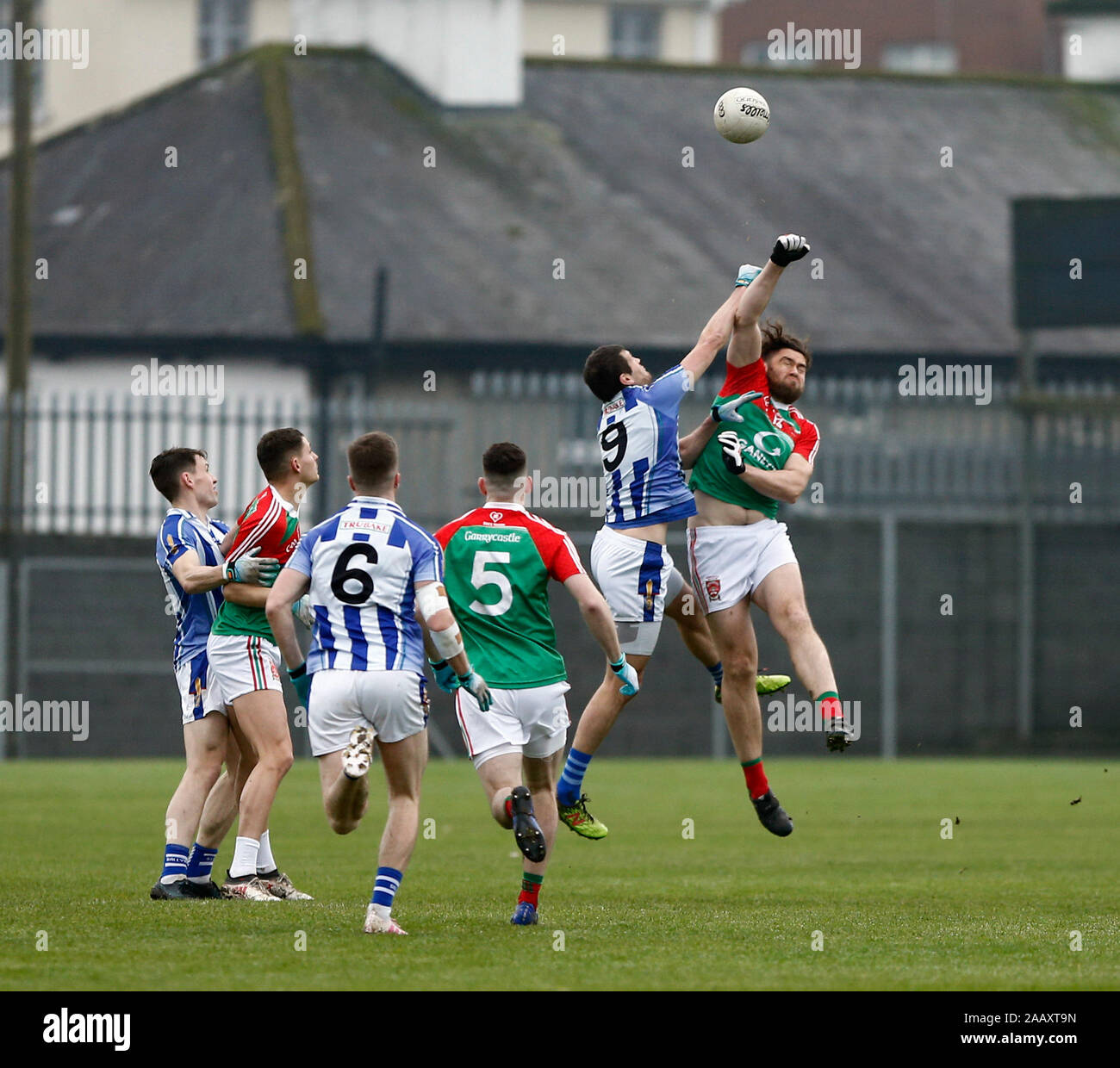 Gaelic football throw in hi-res stock photography and images - Alamy