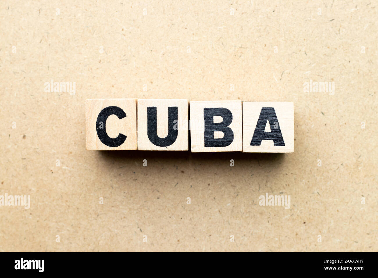 Letter block in word Cuba on wood background Stock Photo - Alamy