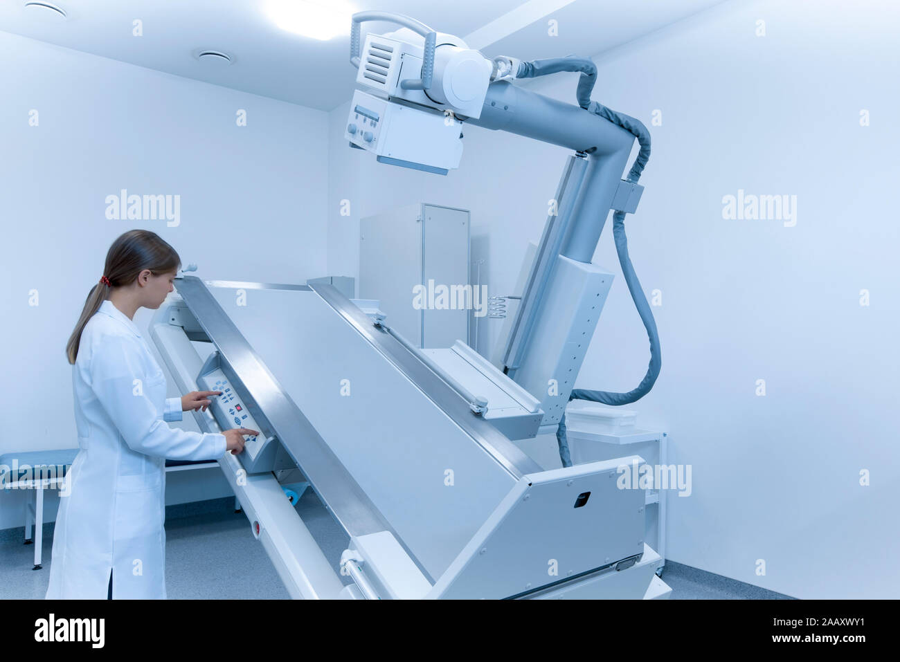 Woman doctor preparing X-ray machine for using Stock Photo - Alamy