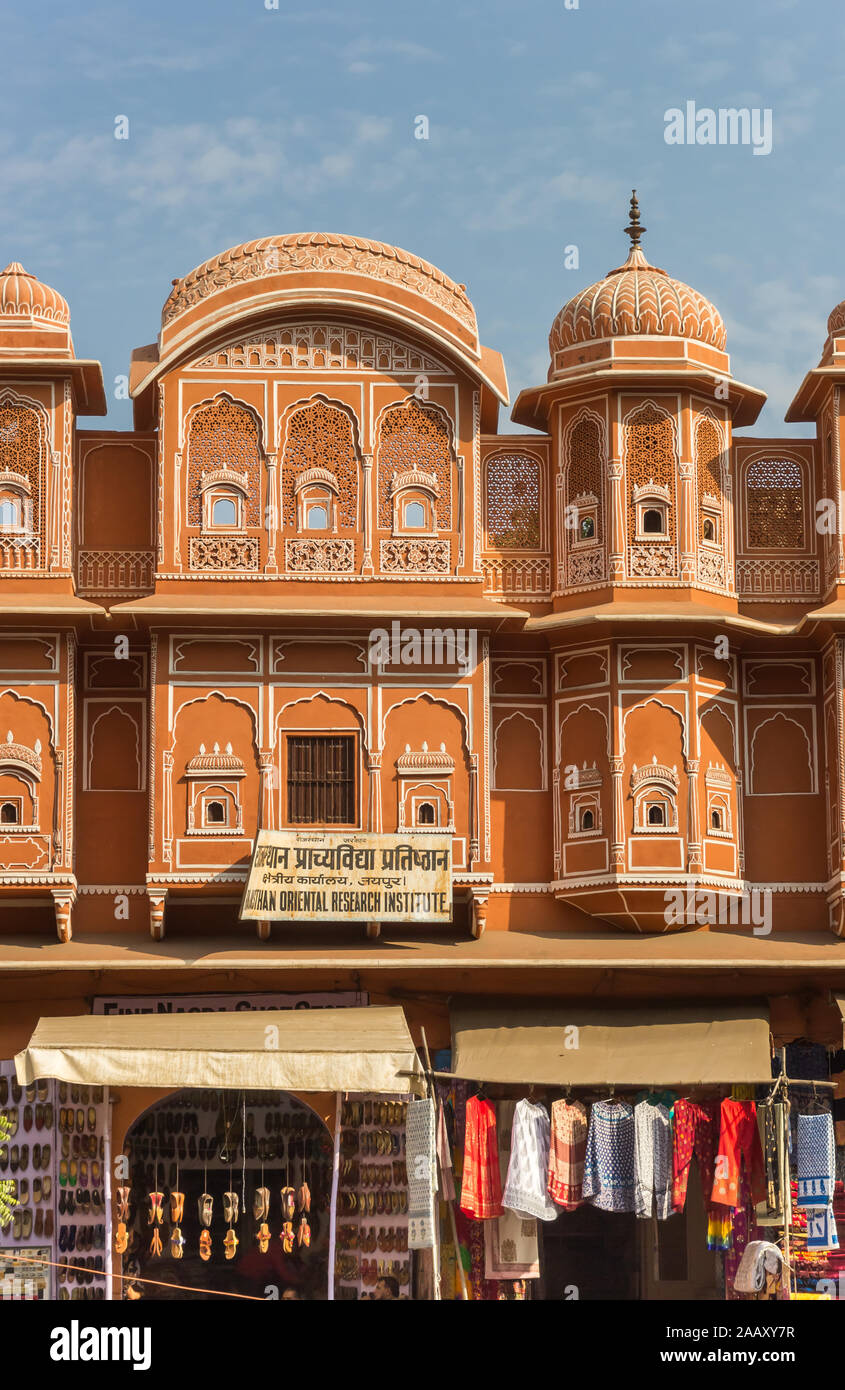 Facade of the Tripolia Bazar market in Jaipur, India Stock Photo - Alamy
